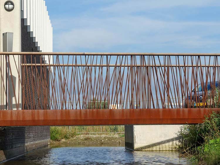 Corten Steel Bridge with Criss-Crossed Designed Guardrail - Gnee Garden